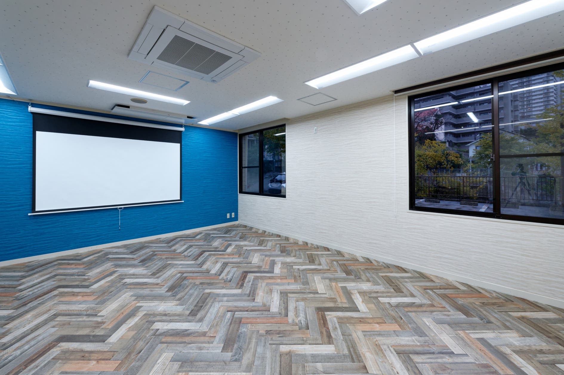 スクリーン有り🎥学習スペース📓やポップアップ🛍に最適◎の写真1