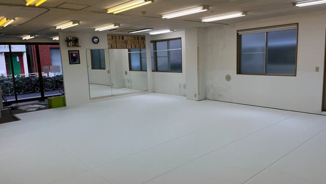 真っ白な畳で武道の稽古!東陽町駅から徒歩5分の合気道道場です。の写真1