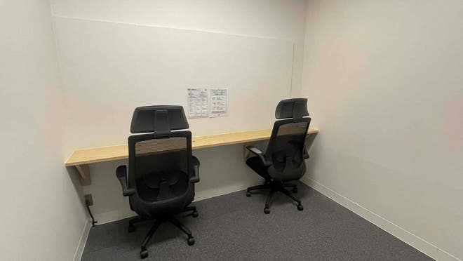 北上尾駅徒歩11分!【¥1,100/1h!無料駐車場あり!】フリードリンク付き 貸軽防音ブースDの写真1