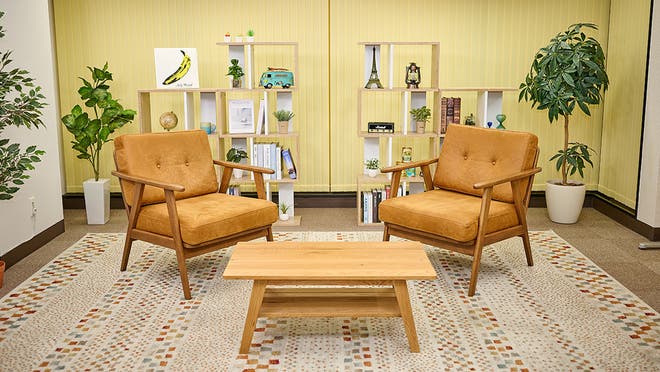 2つの背景 × 豊富なセット、個性あふれる撮影体験。中央区築地の配信スタジオの写真1