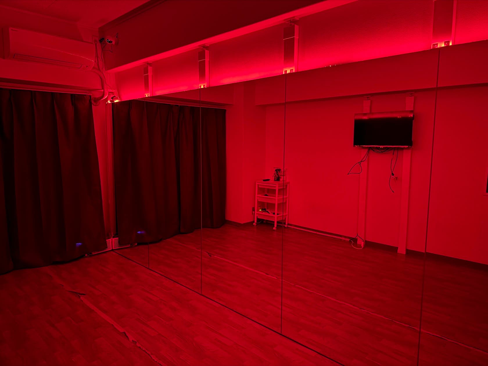 ◆お気軽スタジオ心斎橋beat◆【アメリカ村三角公園すぐ】＼今だけ半額／気軽に使えるシンプルなスタジオ/当日予約可の写真1