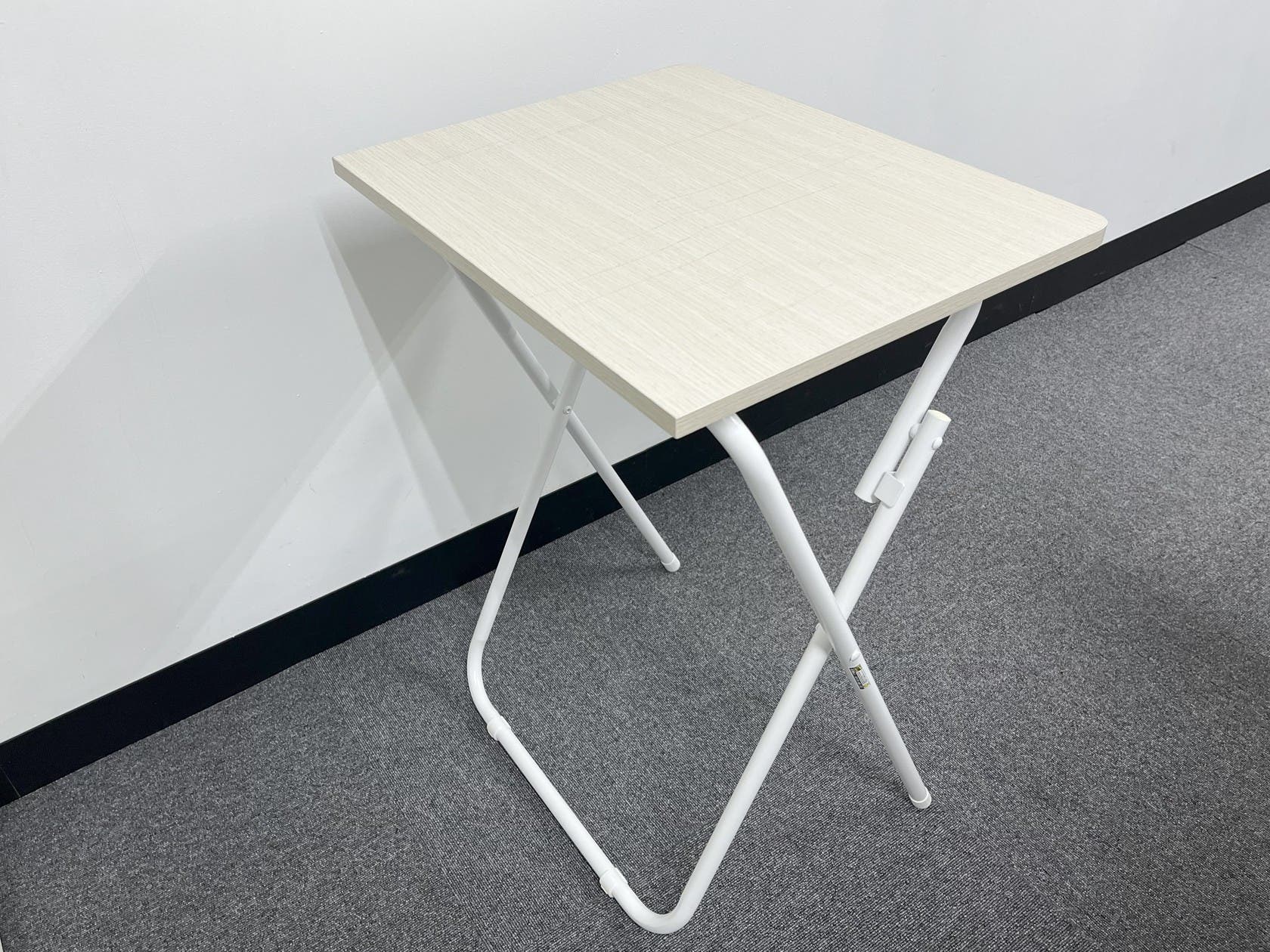 谷町四丁目駅徒歩１分の利便性。低価格で換気ができる完全個室の会議室。定員14名。テーブル配置変更可。契約備品有。法務局、官庁近くの写真7