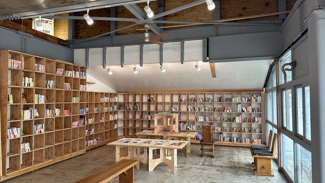 白馬駅徒歩5分 古書店とカフェを併設したスペースの写真1