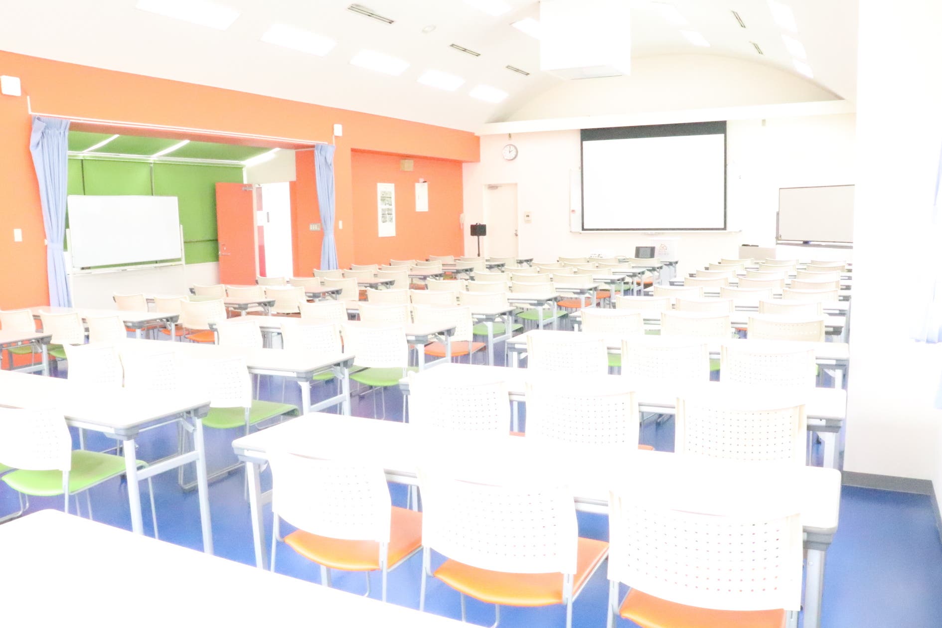 【壺川駅徒歩5分】定員99＋α名！プロジェクター含む備品・高速Wi-Fi無料！旭町801会議室の写真5