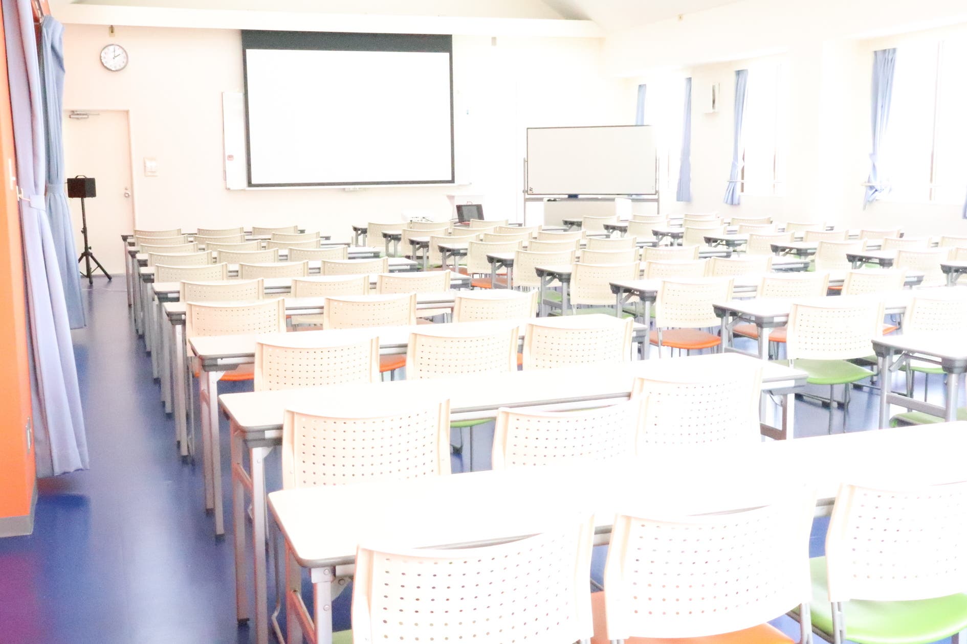 【壺川駅徒歩5分】定員99＋α名！プロジェクター含む備品・高速Wi-Fi無料！旭町801会議室の写真7