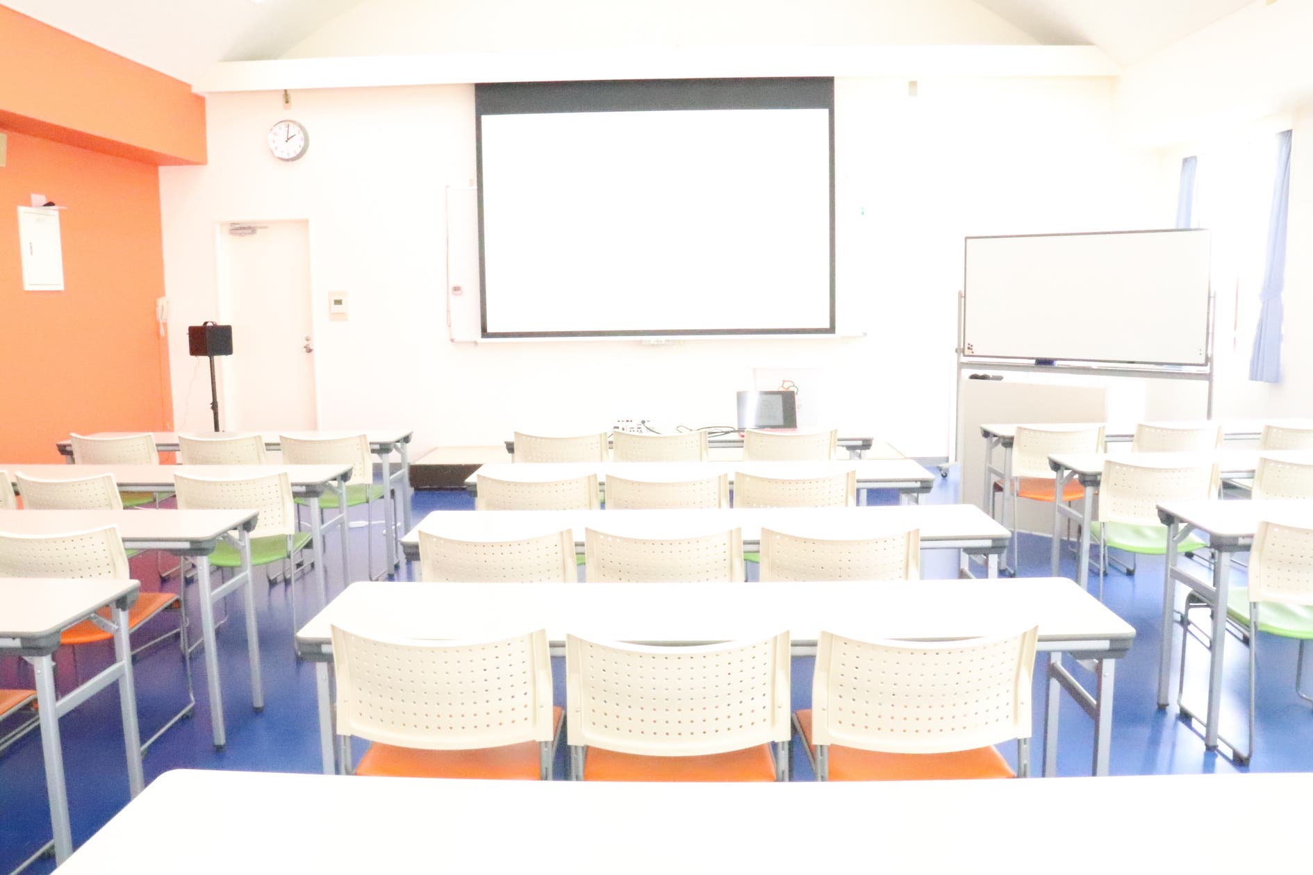 【壺川駅徒歩5分】定員99＋α名！プロジェクター含む備品・高速Wi-Fi無料！旭町801会議室の写真9