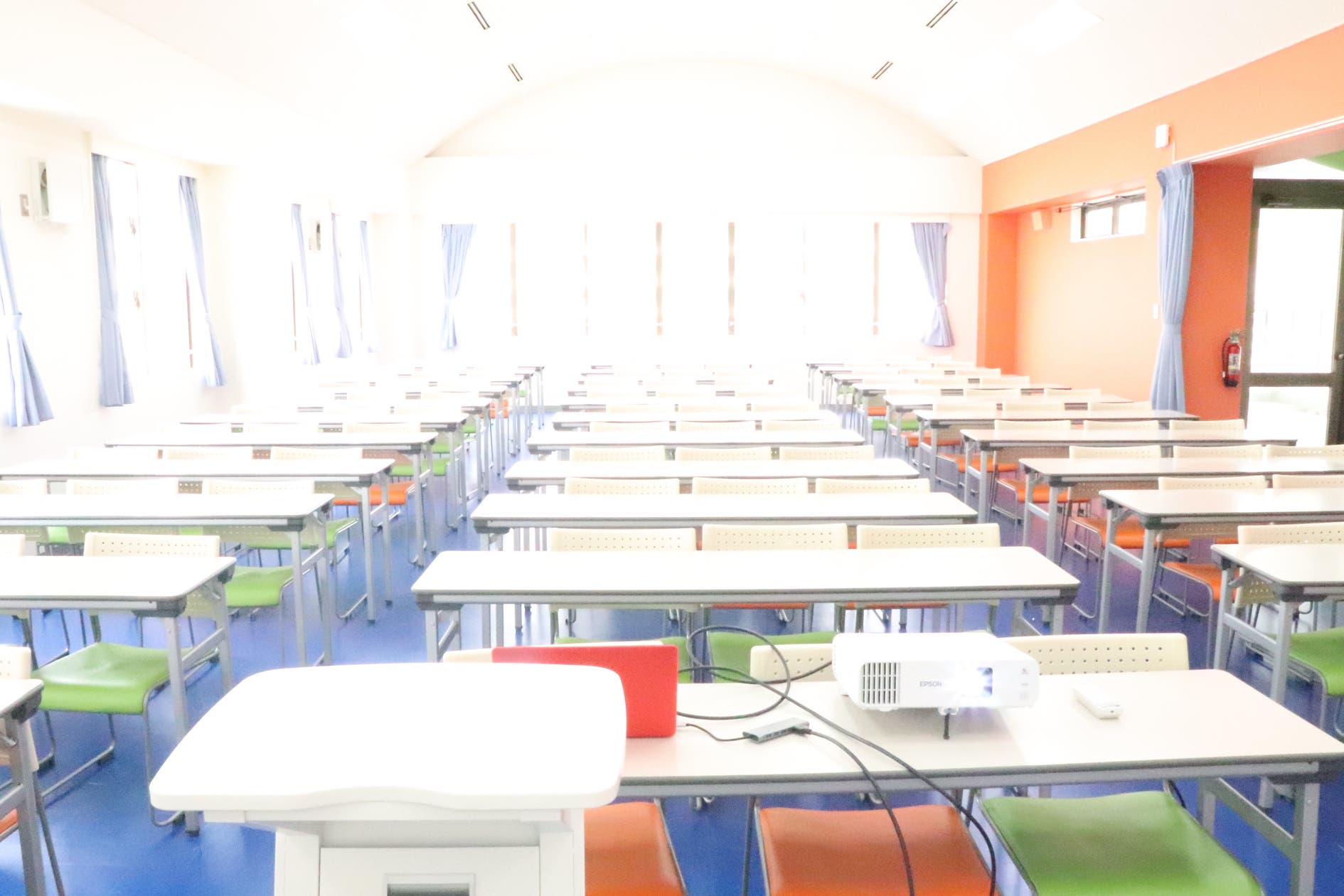 【壺川駅徒歩5分】定員99＋α名！プロジェクター含む備品・高速Wi-Fi無料！旭町801会議室の写真10