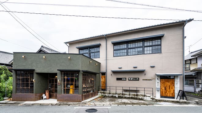 インダストリアルなカフェのような空間のフルリノベーションしたモデルルームの写真1