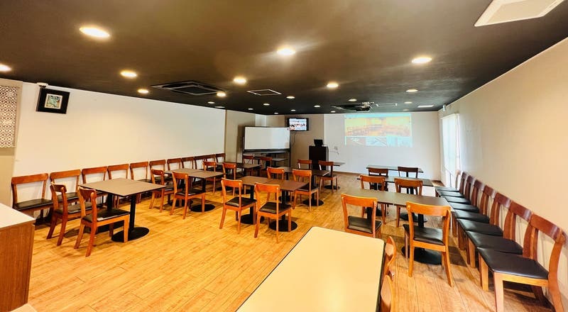 ◆駅近・徒歩3分◆飲食可◆Wi-Fi・ホワイトボード・プロジェクタ他無料備品多数◆近くにコンビニ・飲食店有り