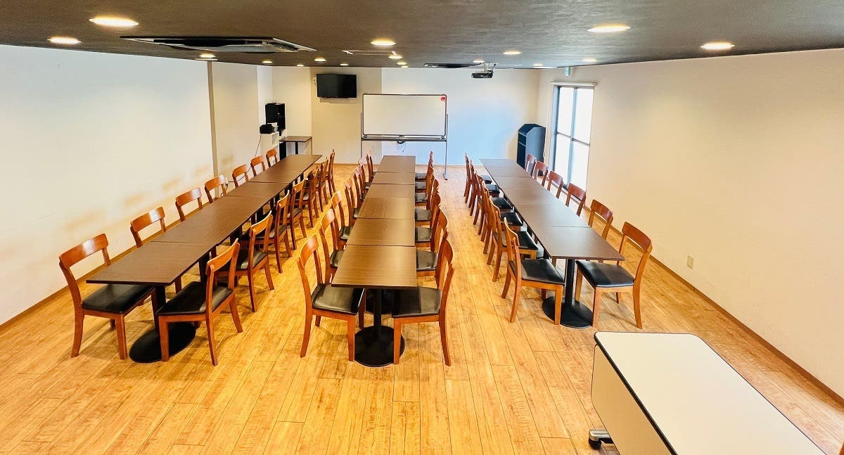 ◆駅近・徒歩3分◆飲食可◆Wi-Fi・ホワイトボード・プロジェクタ他無料備品多数◆近くにコンビニ・飲食店有りの写真5