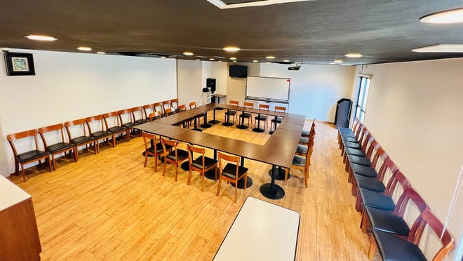 ◆駅近・徒歩3分◆飲食可◆Wi-Fi・ホワイトボード・プロジェクタ他無料備品多数◆近くにコンビニ・飲食店有りの写真3