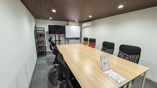広瀬通 【3階第7会議室】会議・打ち合わせ/TVセット付/Wi-fi・ホワイトボード有り/高機能チェア/8名様用の写真1