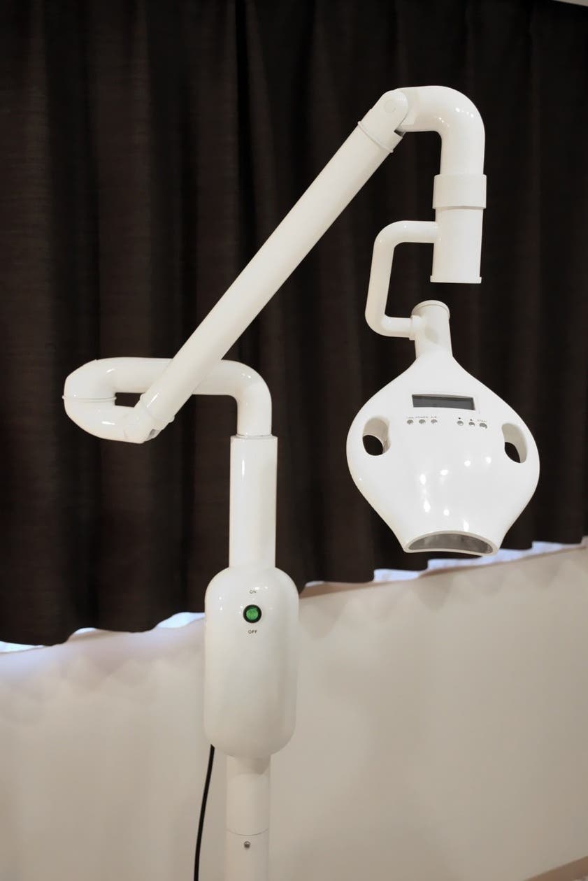 脱毛マシーンとホワイトニングとネイル機材一式の画像3