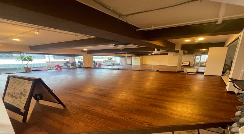 なんといっても駅近！スタジオ全面使用でダンスやヨガ、演劇、自習、撮影など用途は沢山！