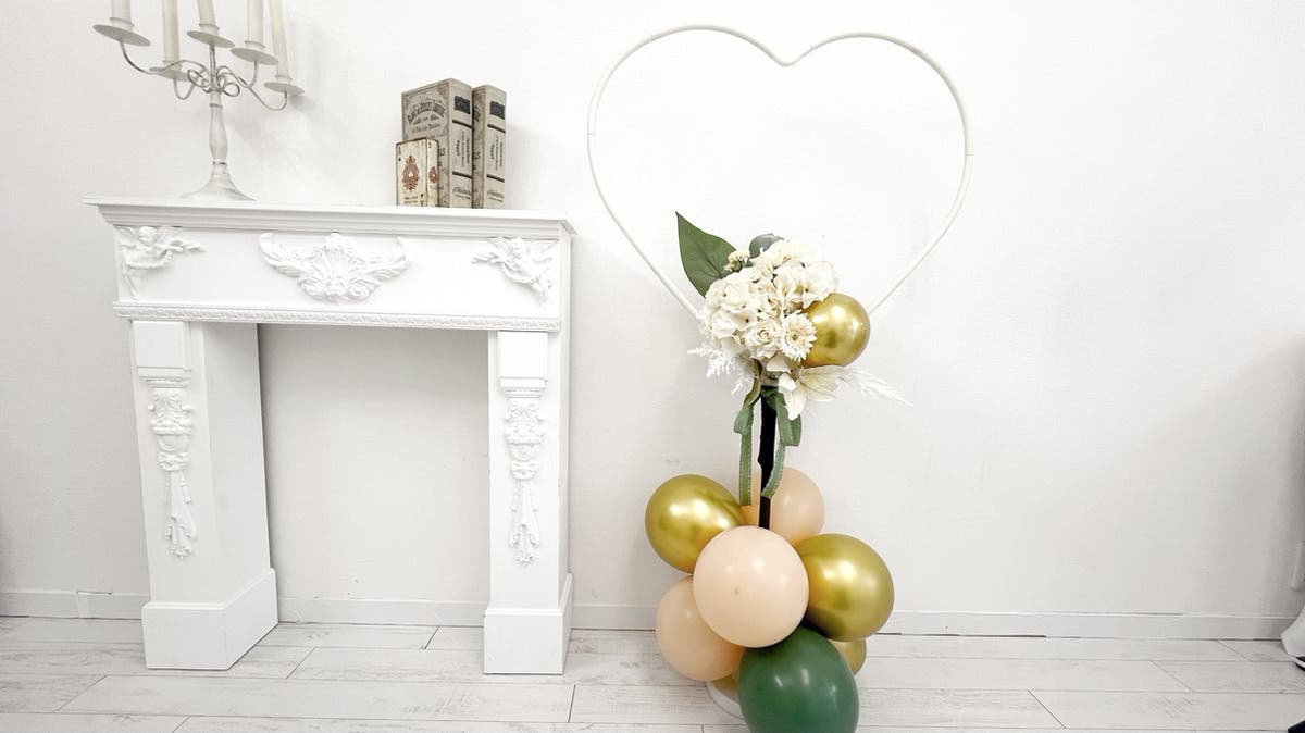 白壁・白家具｜シック｜天蓋ベッド｜花壁｜シャンデリア｜５面背景｜撮影機材無料｜生誕祭・誕生会｜コスプレ｜YouTube配信の写真11