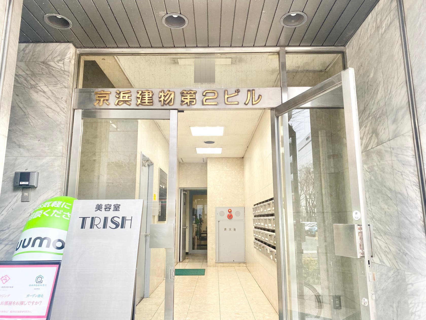 【新横浜駅から徒歩3分・63名利用可】無料備品充実🌟Wi-Fi/プロジェクター/スクリーン/マイク/スピーカー/ホワイトボードAの写真9