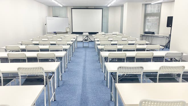 【新横浜駅から徒歩3分・51名利用可】無料備品充実🌟Wi-Fi/プロジェクター/スクリーン/マイク/スピーカー/ホワイトボードBの写真2