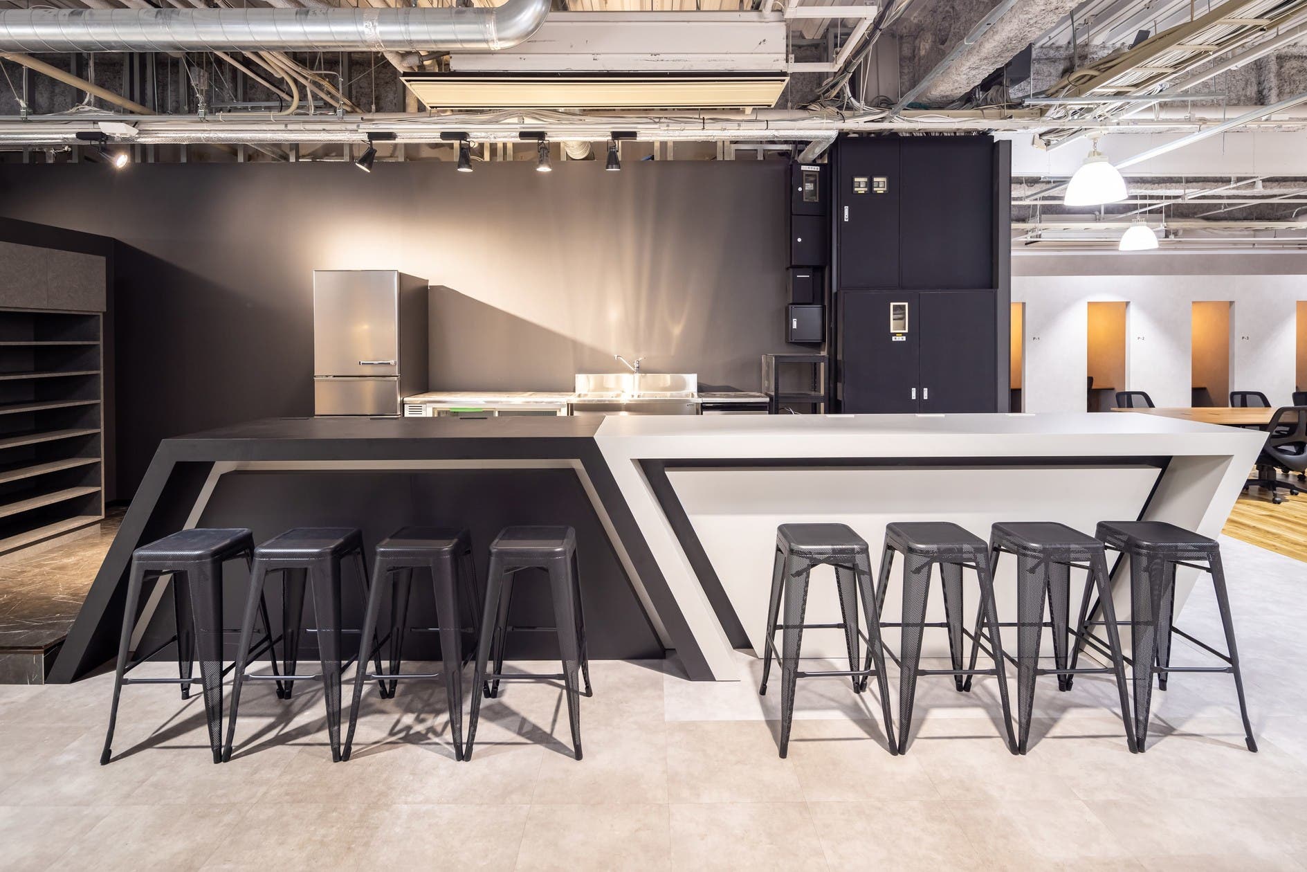 【P-13】1名個室(天井空きあり)　南越谷・新越谷駅から徒歩3分のコワーキングスペース▼通話/動画イヤホン必須の写真6