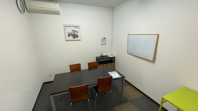 ☆★茅ヶ崎駅徒歩2分・Wi-Fi完備★☆会議・テレワーク・契約手続きに使える多用途レンタルスペース Room①の写真1