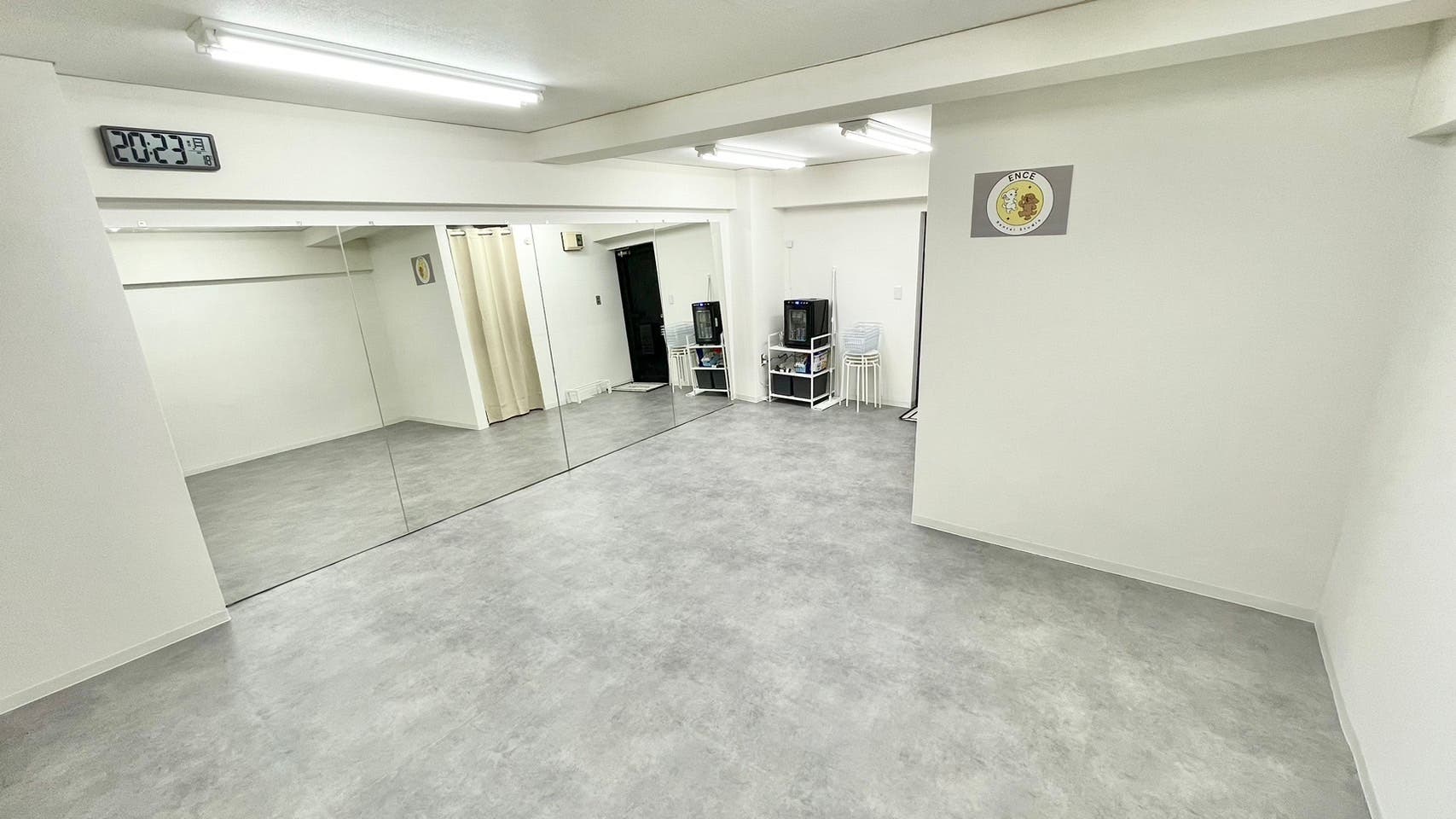 【24h営業🕒】スピーカー,三脚など備品全て無料◎1階にありジャンプOK！≪四谷三丁目3分≫ダンス💃演劇🎭｜40㎡｜4.2m鏡の写真8