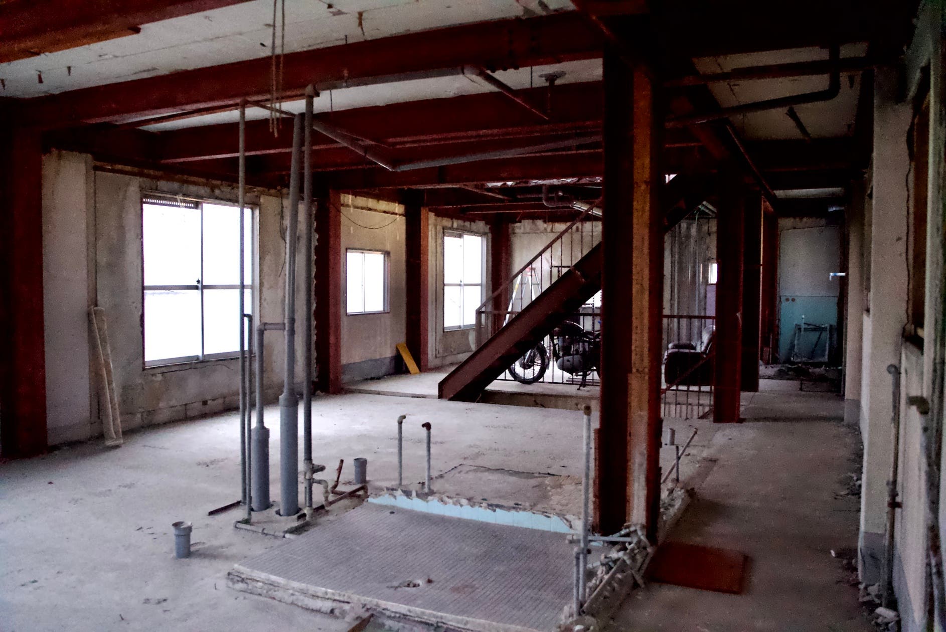 新たな可能性を与える廃墟スタジオ。🟩緑と大きな看板があるカーコーティング店が目印！の写真6