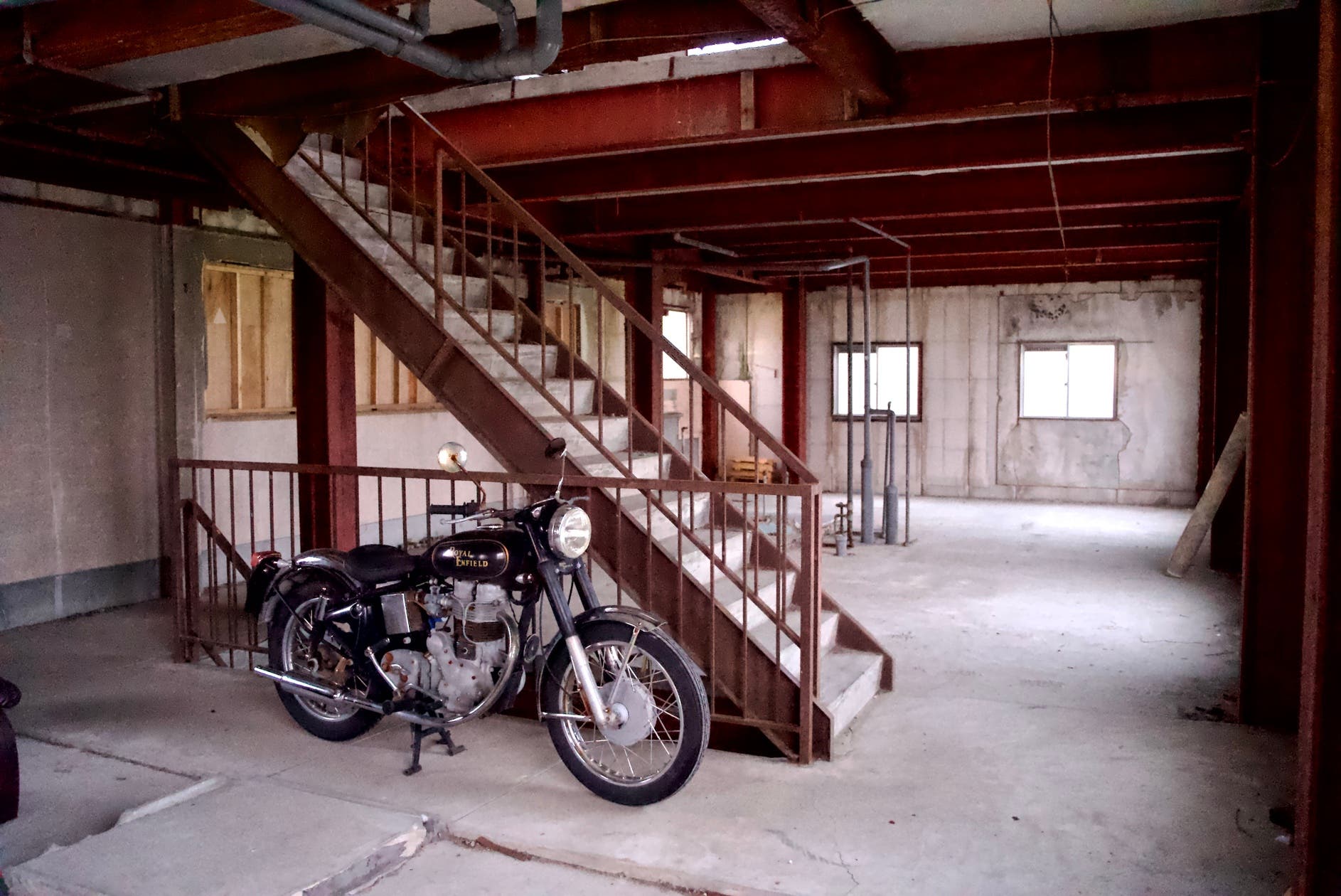 新たな可能性を与える廃墟スタジオ。🟩緑と大きな看板があるカーコーティング店が目印！の写真3