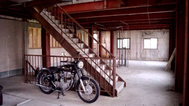 新たな可能性を与える廃墟スタジオ。🟩緑と大きな看板があるカーコーティング店が目印!の写真3