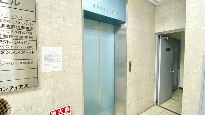 【新横浜駅から徒歩3分・少人数利用可】無料備品充実🌟無線Wi-Fi/ホワイトボード/延長コード/新横浜店2階ミーティングルームの写真9