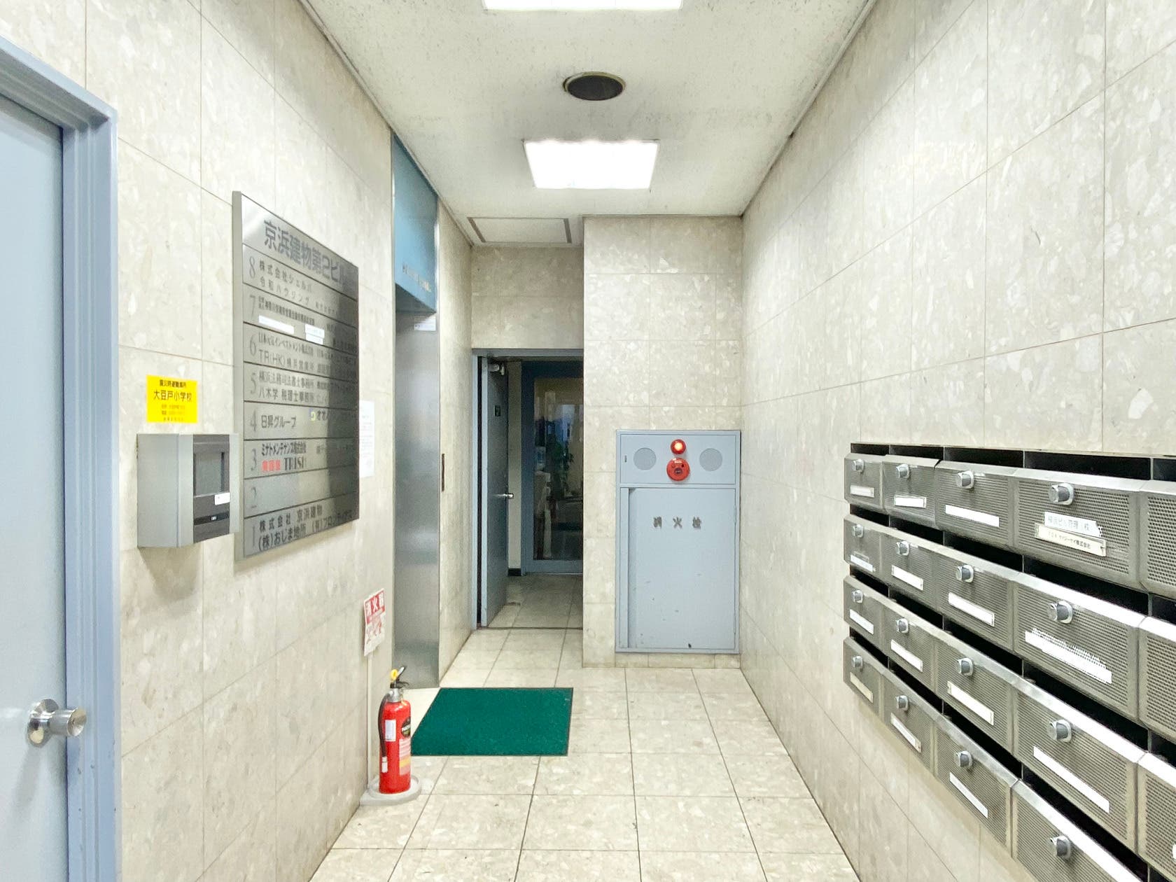 【新横浜駅から徒歩3分・少人数利用可】無料備品充実🌟無線Wi-Fi/ホワイトボード/延長コード/新横浜店2階ミーティングルームの写真10