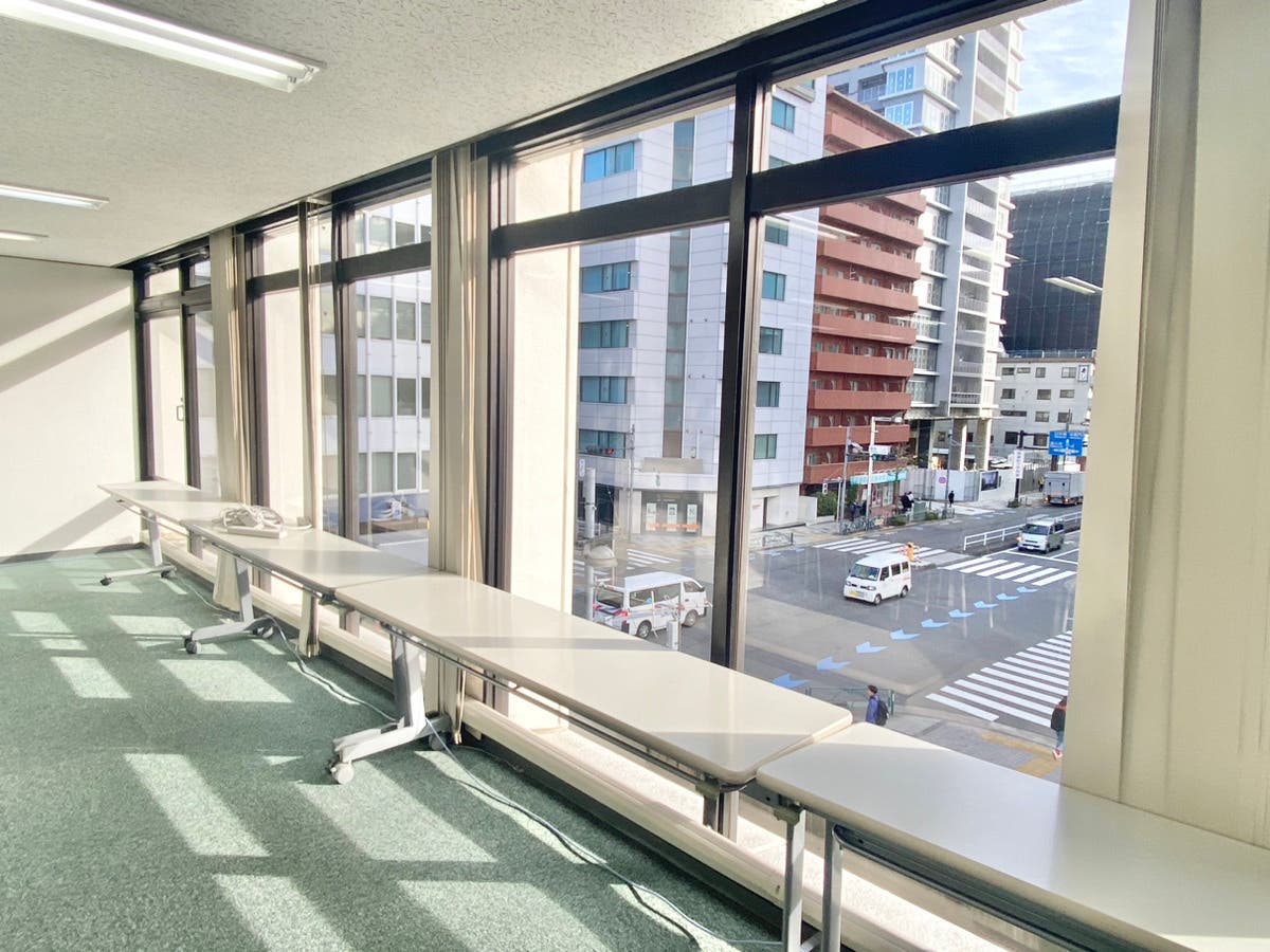 【新宿御苑前駅から徒歩3分・69名利用可🌟】■会議・研修・セミナー・ウェビナー・説明会■全室新宿御苑が見えます■3階A会議室の写真5