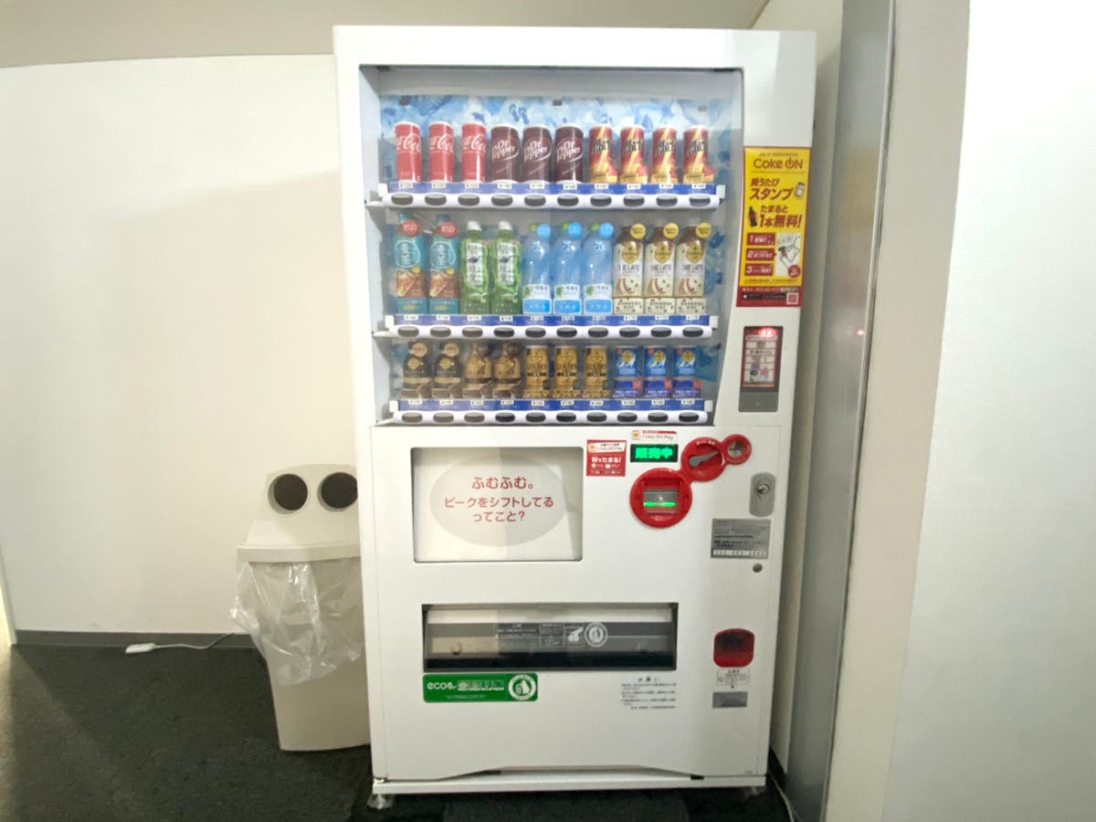 【新宿御苑前駅から徒歩3分・54名利用可🌟】■会議・研修・セミナー・ウェビナー・説明会■全室新宿御苑が見えます■3階B会議室の写真5