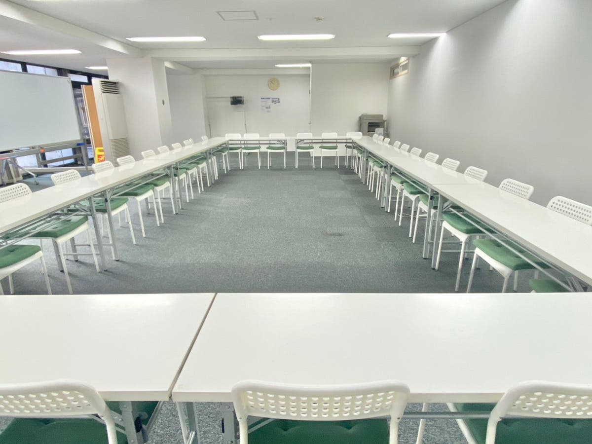 【新宿御苑前駅から徒歩3分・51名利用可🌟】■会議・研修・セミナー・ウェビナー・説明会■全室新宿御苑が見えます■3階C会議室の写真3