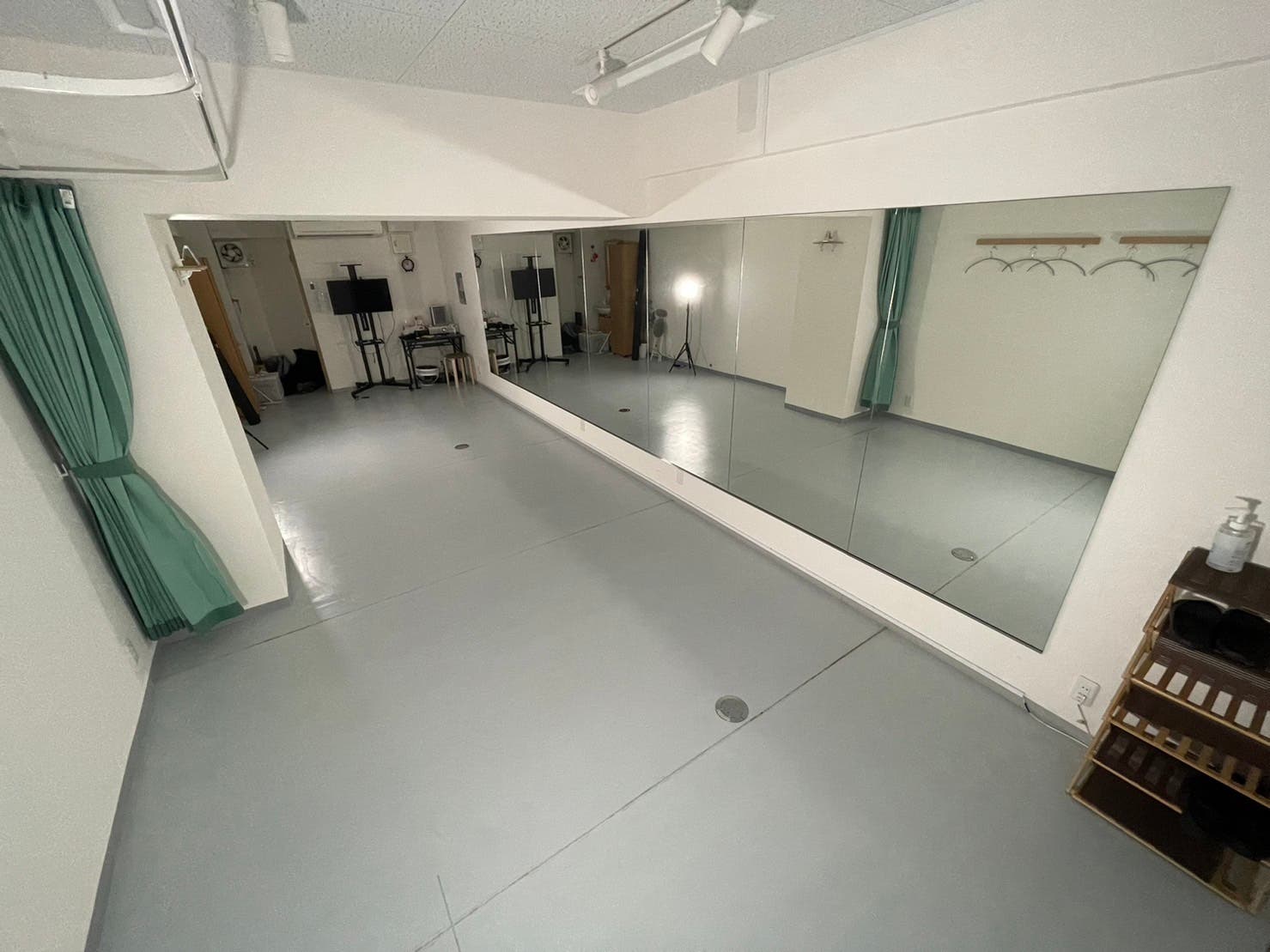 【都心駅前のプライベート空間】Studio Lamp総武線大久保駅から徒歩30秒の路面１階の清潔感あふれるレンタルスタジオです。の写真15