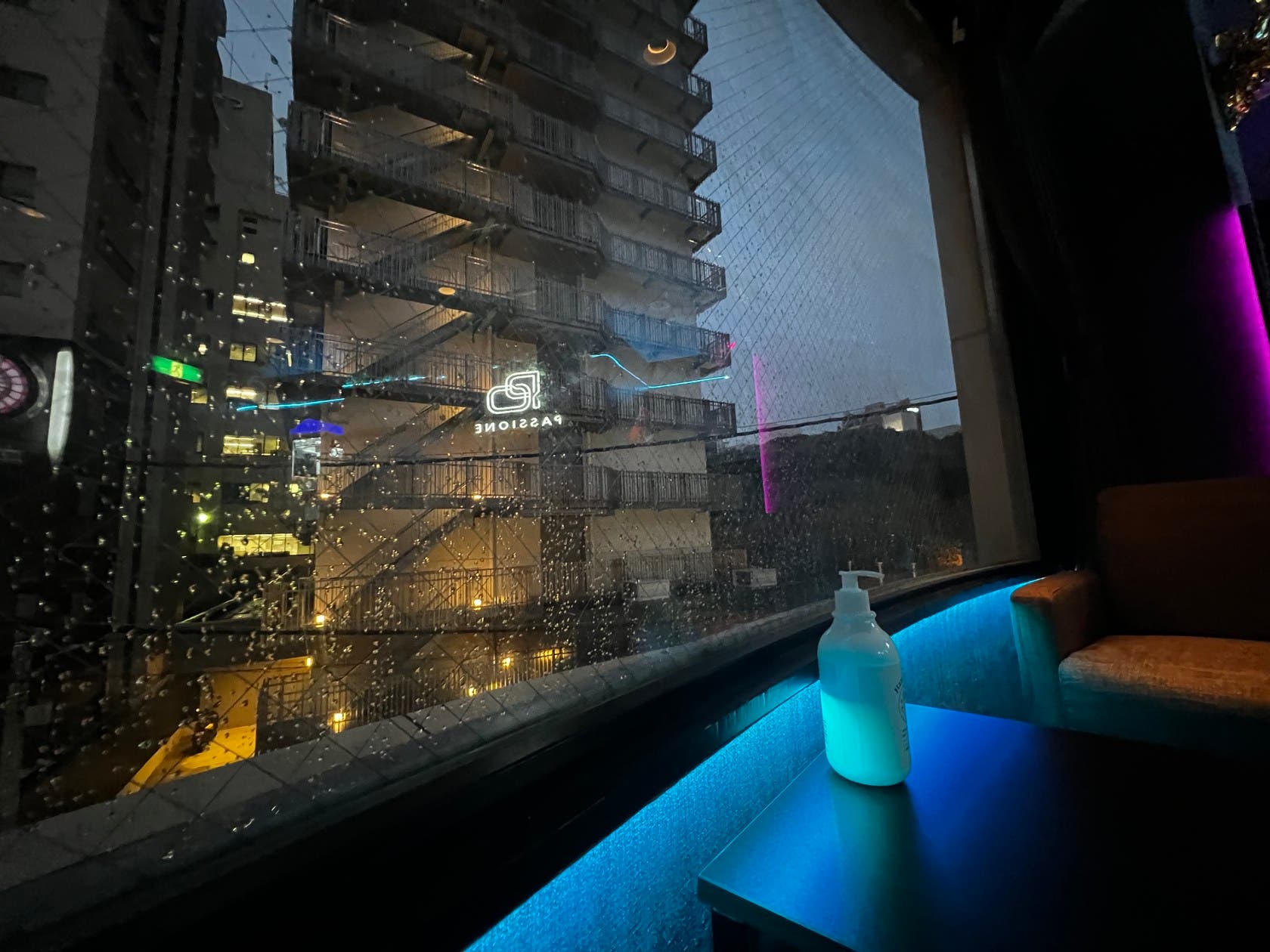 ◆神戸三宮駅から徒歩5分の開放的なバー！　ダーツ有！の写真4