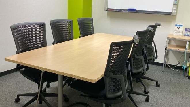 【赤坂見附徒歩2分/赤坂5分】<Room201>セミナー利用にも!冷暖房完備/無料Wi-Fi/24h利用可/ホワイトボードの写真2