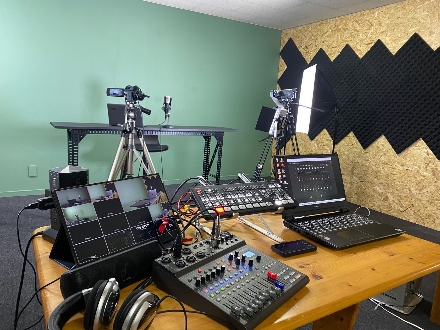 スタッフ1名と撮影機材の一式レンタルの画像1