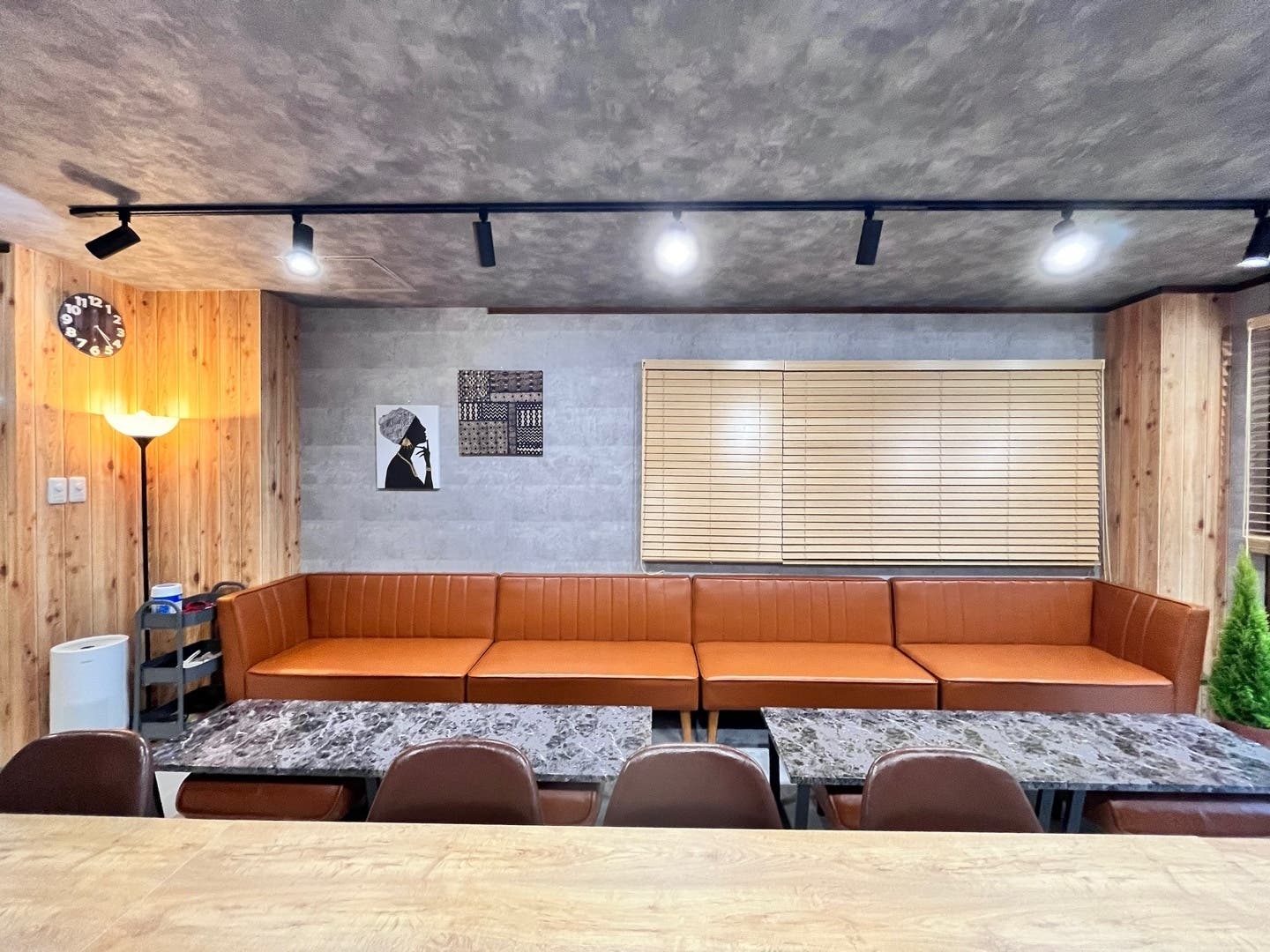 🌸期間限定プライス‼🌸丸の内駅2分🚶🏻会議･ｾﾐﾅｰ･懇親/女子会🤗84㌅スクリーン📽️光回線📶多用途スペース！の写真7