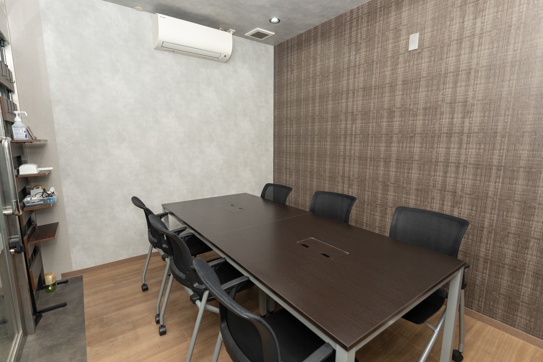 【リモートベースroom1】⚡️地域最安お手軽会議室⚡️ミーティング商談や面談に最適⚡️6人着席⚡️近鉄四日市3分⚡️隼光⚡️の写真6