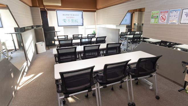 【リモートベースroom4】⚡️パソコン接続楽々55インチの電子黒板採用の次世代スペース⚡️12人着席⚡️近鉄四日市4分⚡️の写真6