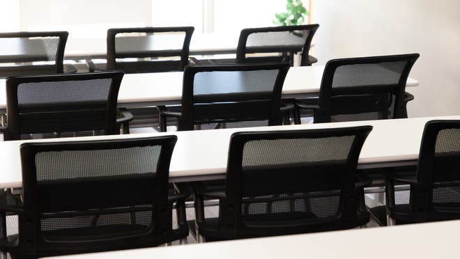 【リモートベースroom4】⚡️パソコン接続楽々55インチの電子黒板採用の次世代スペース⚡️12人着席⚡️近鉄四日市4分⚡️の写真18