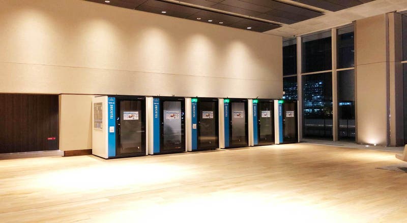 【テレキューブ】グランフロント大阪タワーAの個室型ワークブース（145-05）です。視線と音を遮る、プライベートな集中環境。