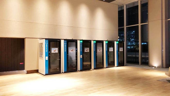 【テレキューブ】グランフロント大阪タワーAの個室型ワークブース(145-06)です。視線と音を遮る、プライベートな集中環境。の写真1