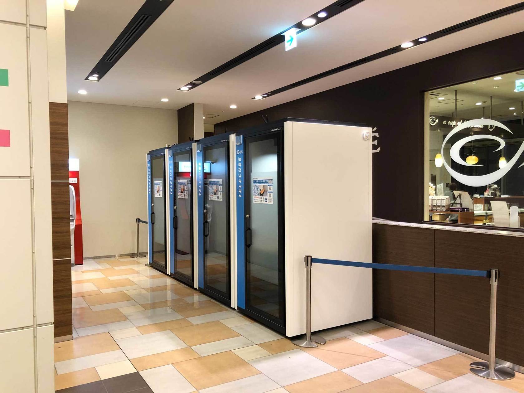 【テレキューブ】新宿フロントタワー 1F商業エリアの個室型ワークブース（20-04）です。の写真1