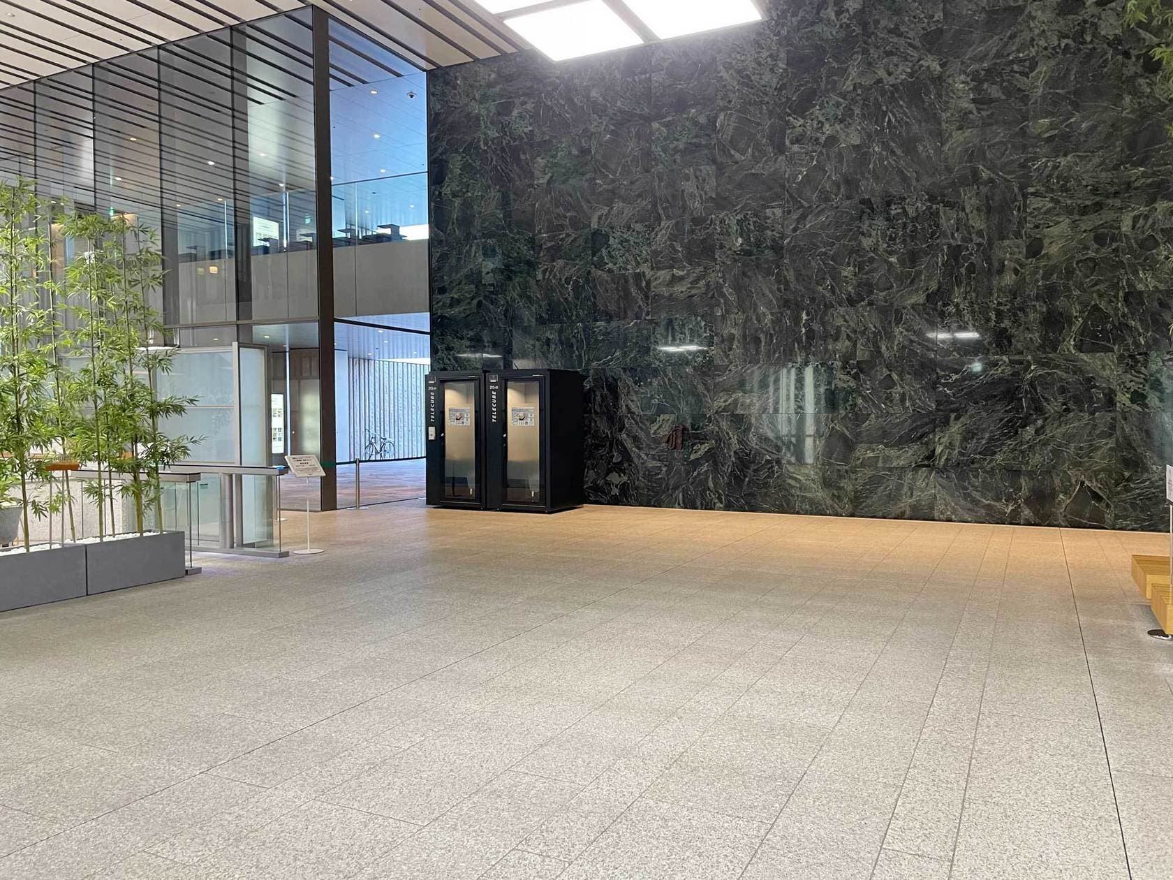 【テレキューブ】中野セントラルパークサウスの個室型ワークブース（213-02）です。視線と音を遮る、プライベートな集中環境。の写真1