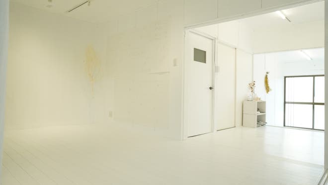 【各務原市那加_撮影スタジオ_古民家リノベ済】白基調の撮影スペース〈コスプレ/ポートレート/ベビー/バースデーフォトなど〉の写真1