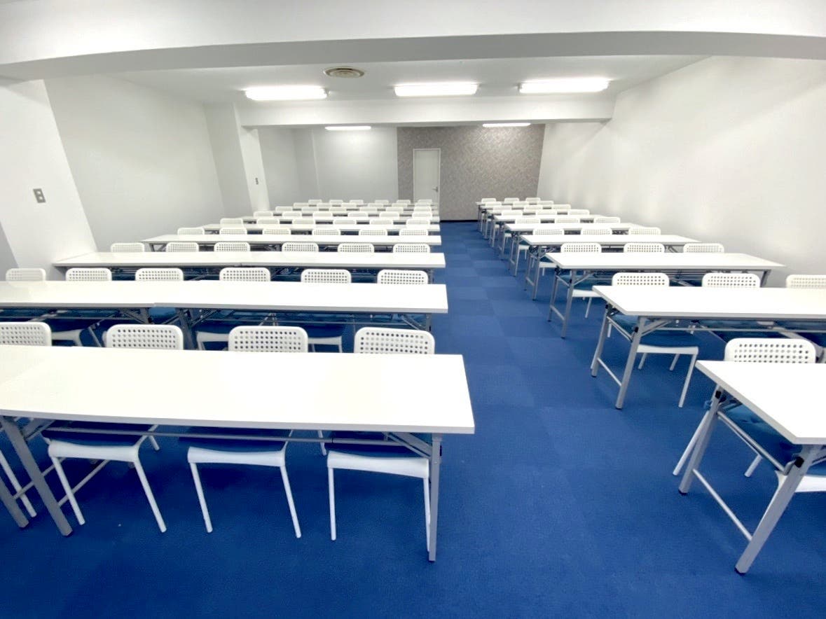 【神田駅から徒歩5分】⭐️無料備品多数⭐️会議・研修・試験会場等様々な用途でご利用可能⭐️4階C会議室の写真1