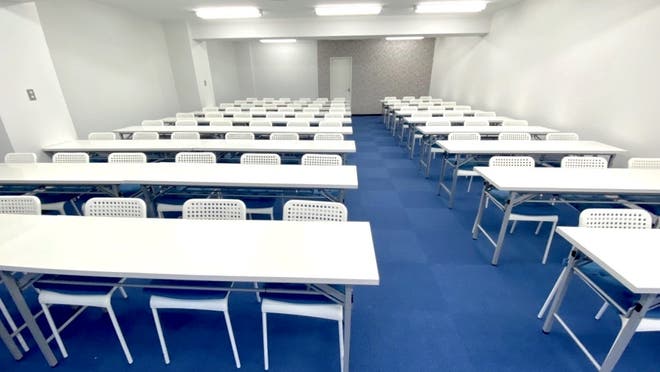 【神田駅から徒歩5分】⭐️無料備品多数⭐️会議・研修・試験会場等様々な用途でご利用可能⭐️4階C会議室の写真1