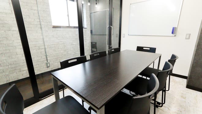 【心斎橋駅徒歩53秒!8名利用可!】大型モニター・WiFi無料!デザイナーズ物件!ふれあい貸し会議室 心斎橋No99の写真3