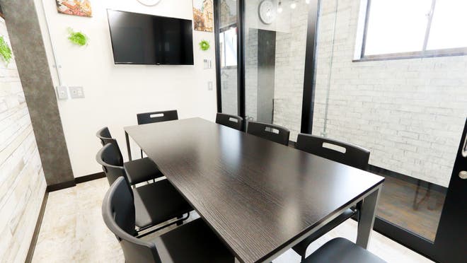 【心斎橋駅徒歩53秒!8名利用可!】大型モニター・WiFi無料!デザイナーズ物件!ふれあい貸し会議室 心斎橋No99の写真4