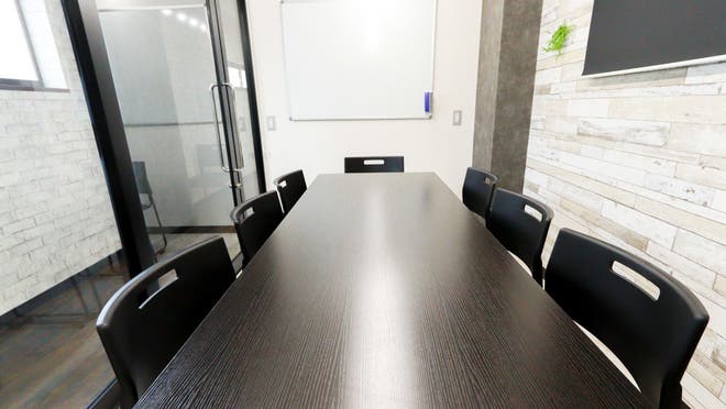 【心斎橋駅徒歩53秒!8名利用可!】大型モニター・WiFi無料!デザイナーズ物件!ふれあい貸し会議室 心斎橋No99の写真5